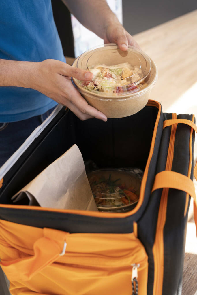 Le portage de repas à domicile par PROSENIORS - PROSENIORS